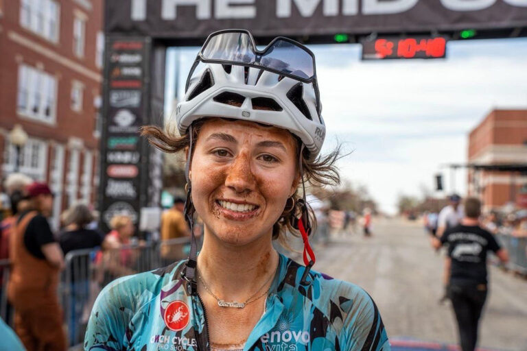 Gravel Myths (5): Side Knobs for Cornering Traction? – Rene Herse Cycles